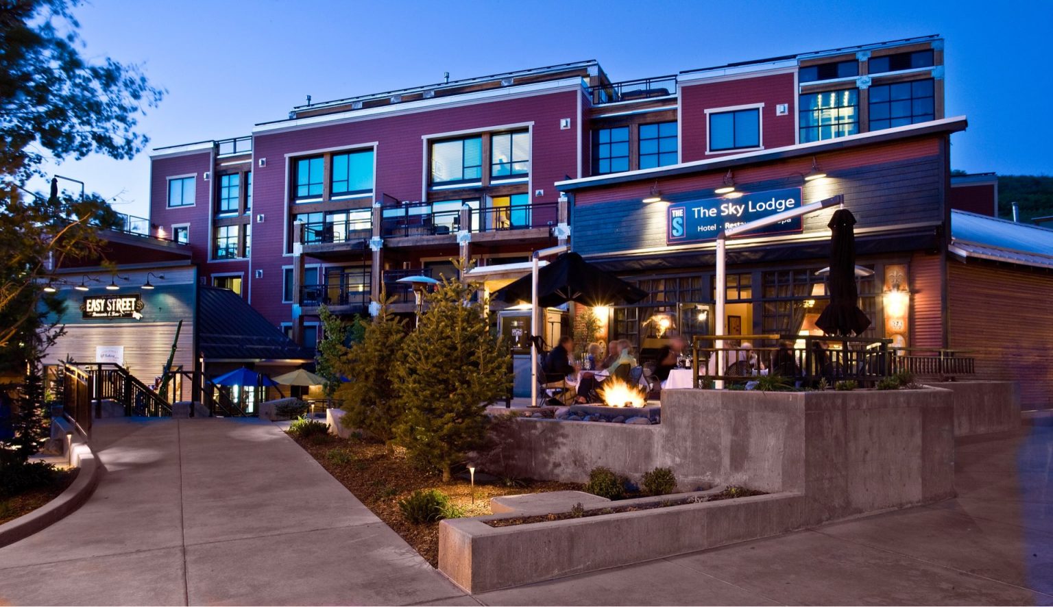 Sky Lodge on Main | Hospitality Design – Elliott Workgroup